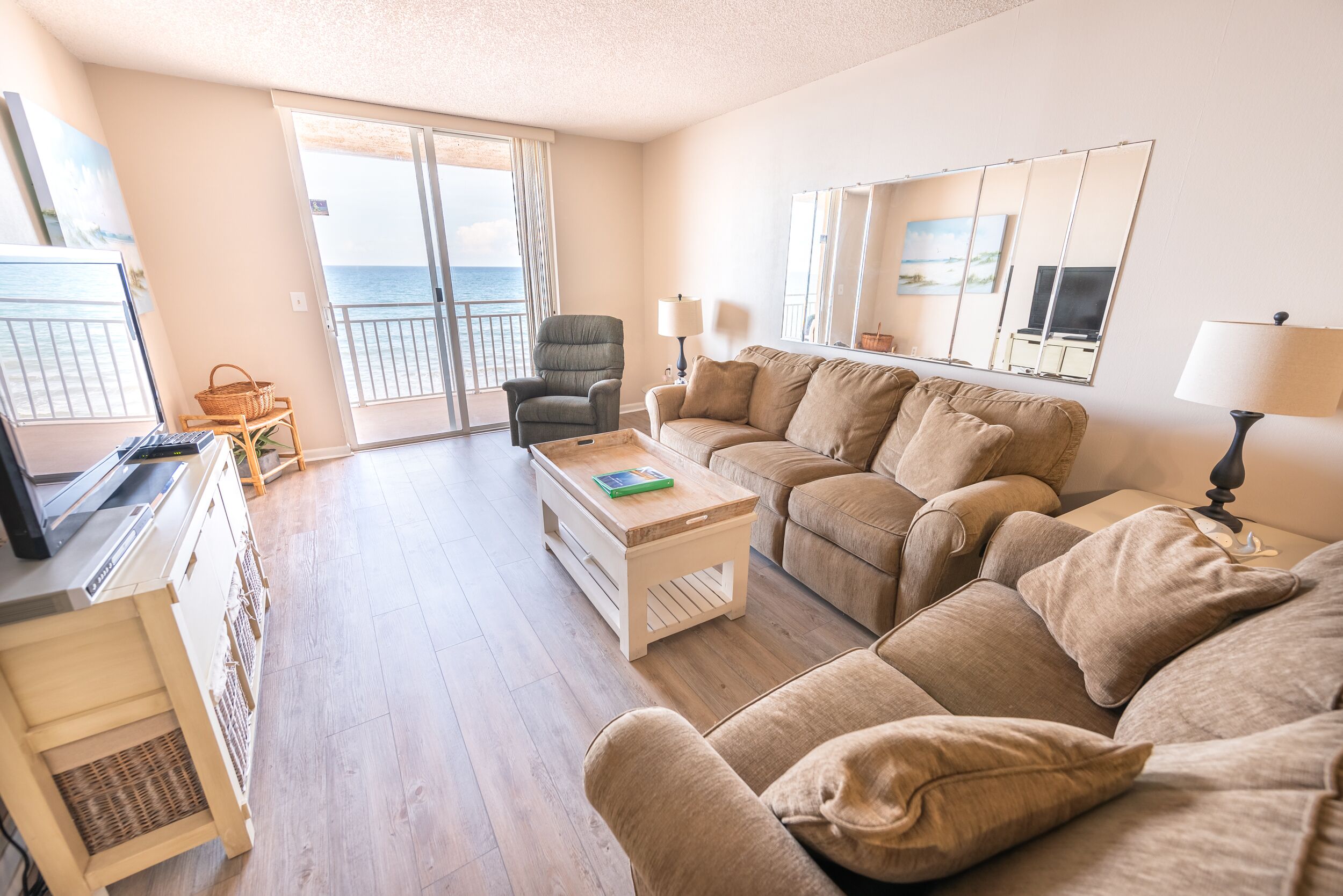 2 Bedroom, 2 Bath On The Beach. Quiet Beach Without The Crowds. - Melbourne Beach, FL