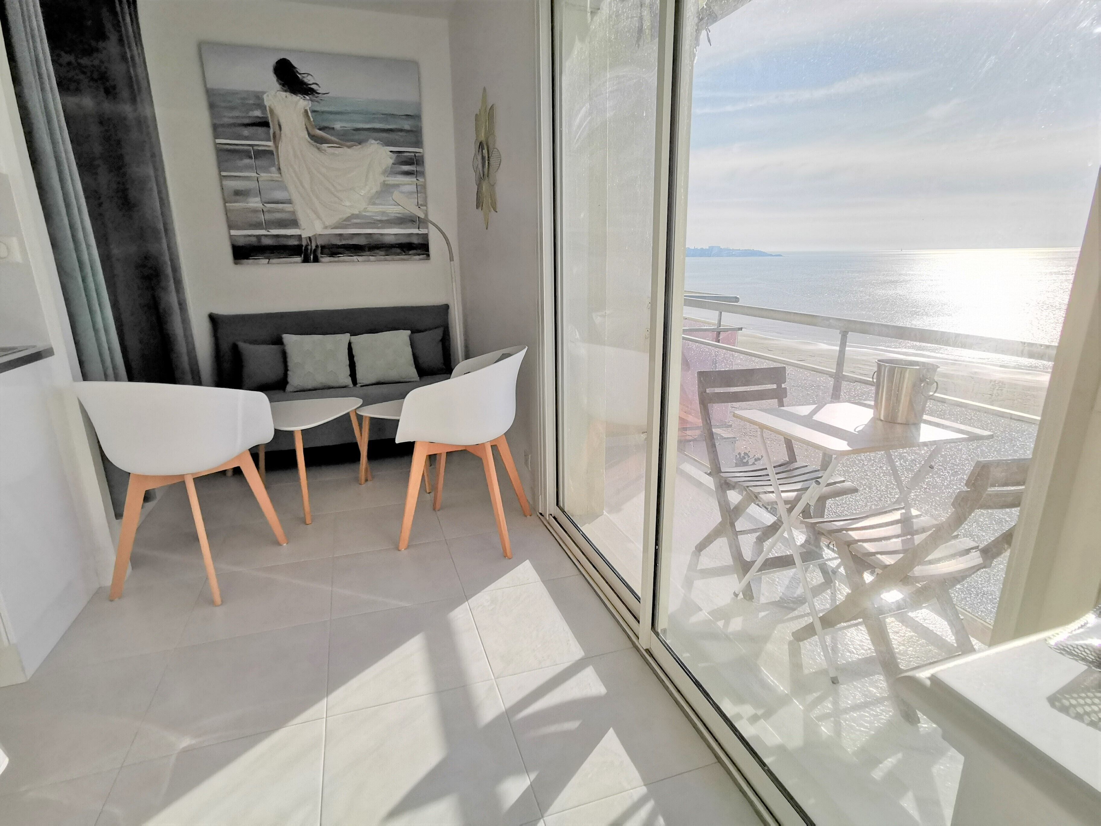 Apt. Standing In Front Of Royan Beach - Royan