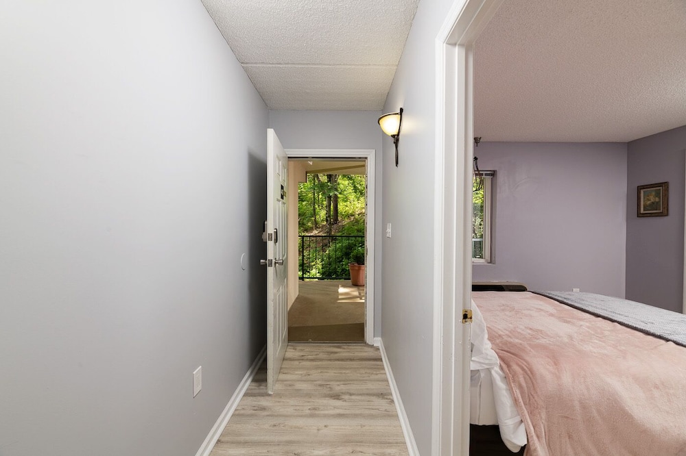 Condominio Moderno En El Centro ★ Piscina ★ Acuario ★ Aparcamiento Gratuito - Gatlinburg