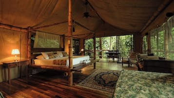 Casa na Árvore de Luxo, piscina privativa, vista para a colina | 1 quarto, edredões de penas, secretária