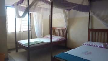 Quarto Duplo ou Twin | Secretária, ferro/tábua de engomar, Wi-fi grátis
