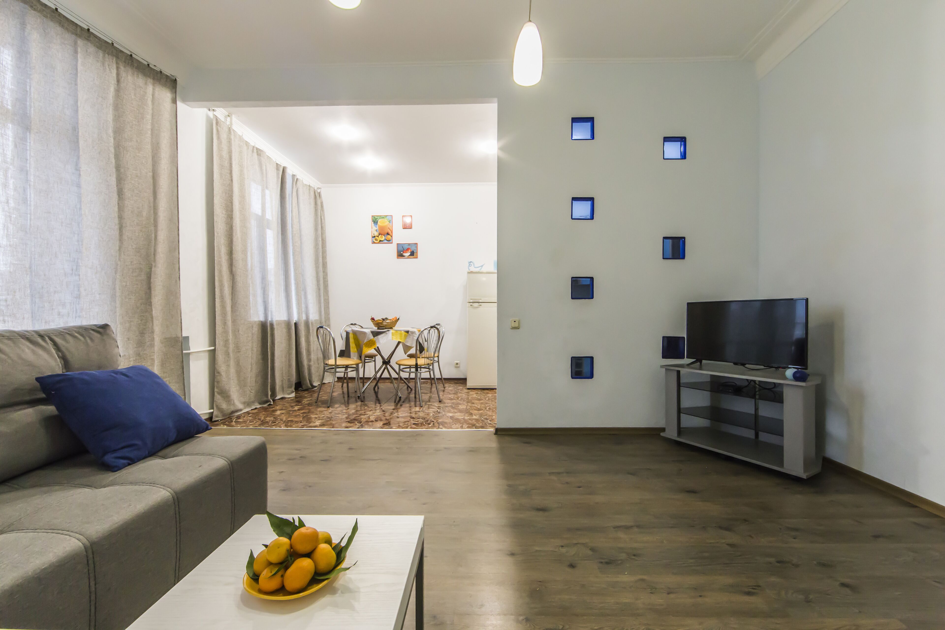 Apartamento, 1 quarto | Sala de estar | TV de ecrã plano 