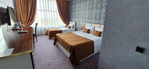 Quarto Triplo Económico, várias camas, vista para o mar | Quartos insonorizados, Wi-fi grátis