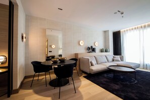 Suite (Santa Clara) | Sala de estar | Televisor de 43 polegadas com canais digitais 