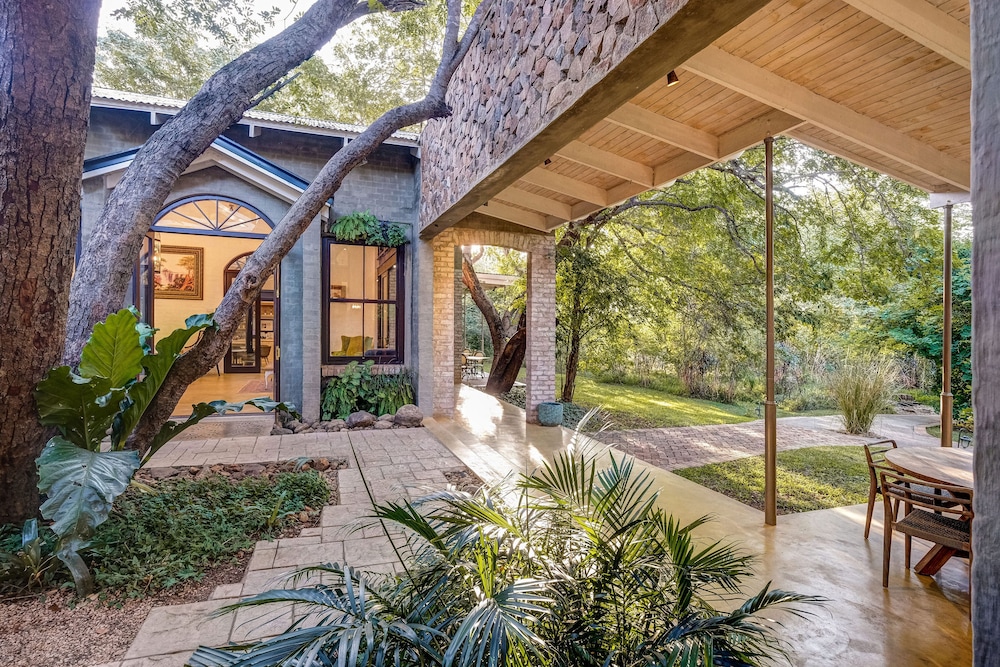 Mbano Manor Hotel Victoria Falls - Victoria Falls