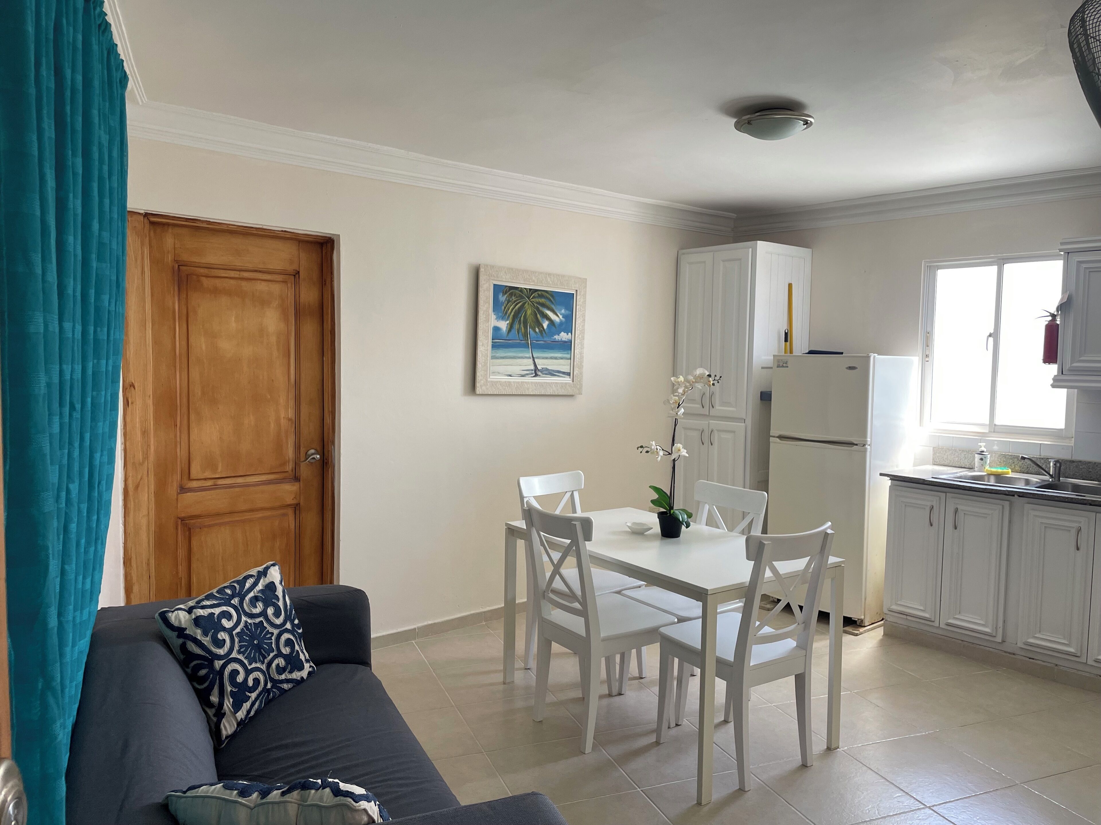 Apartamento Standard, 1 quarto | Sala de estar | Smart TV de 32 polegadas com canais digitais, televisor 