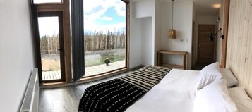 Cofres nos quartos, escrivaninha, Wi-Fi de cortesia, roupa de cama