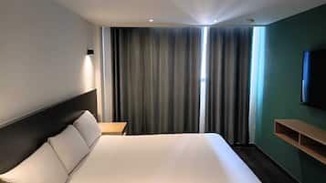 Quarto Premium | Cofre no quarto, secretária