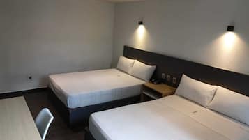 Quarto Duplo Premium | Cofre no quarto, secretária