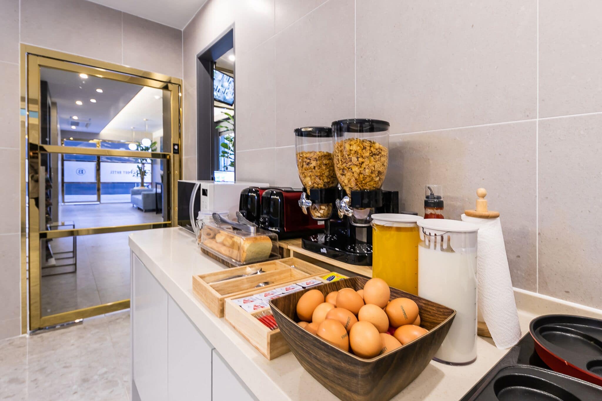 Café da manhã self-service grátis todos os dias