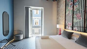 Quarto casal ou duplo conforto | Cofres nos quartos, escrivaninha, Wi-Fi de cortesia, roupa de cama