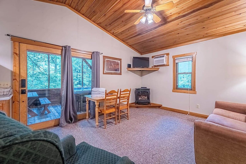 Romantic Cabin 1 With Hot Tub On Screened Porch Next To National Park - Fayetteville, WV