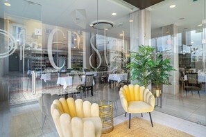 Café da manhã, almoço e jantar