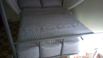 Quarto casal de uso individual | Wi-Fi de cortesia, roupa de cama