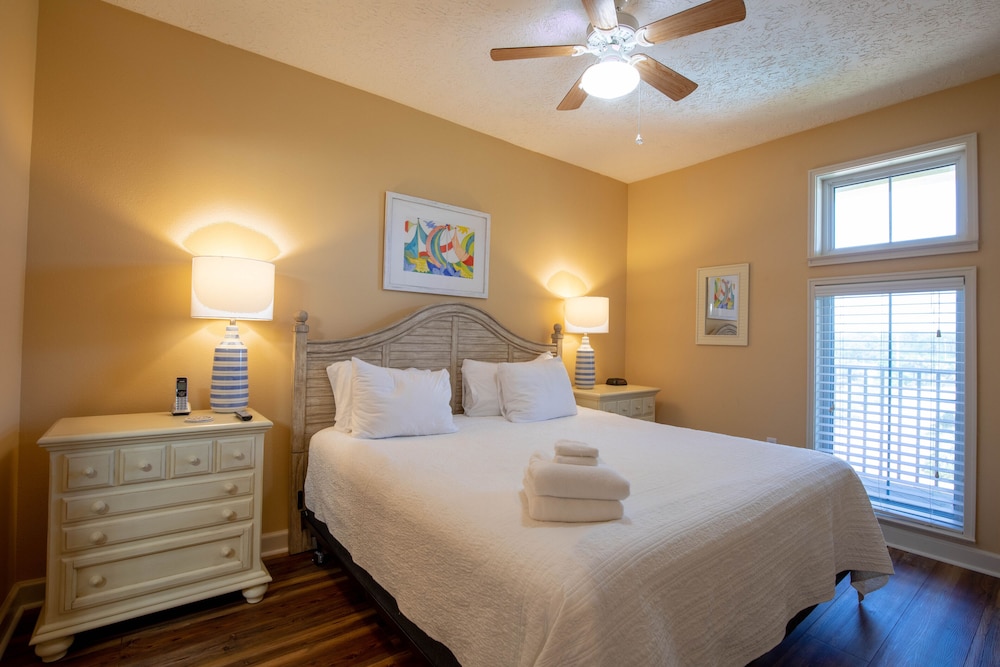 Beach Front Condo With Stunning Views, Community Pool, Elevator, Beach Gear! - Cape San Blas, FL