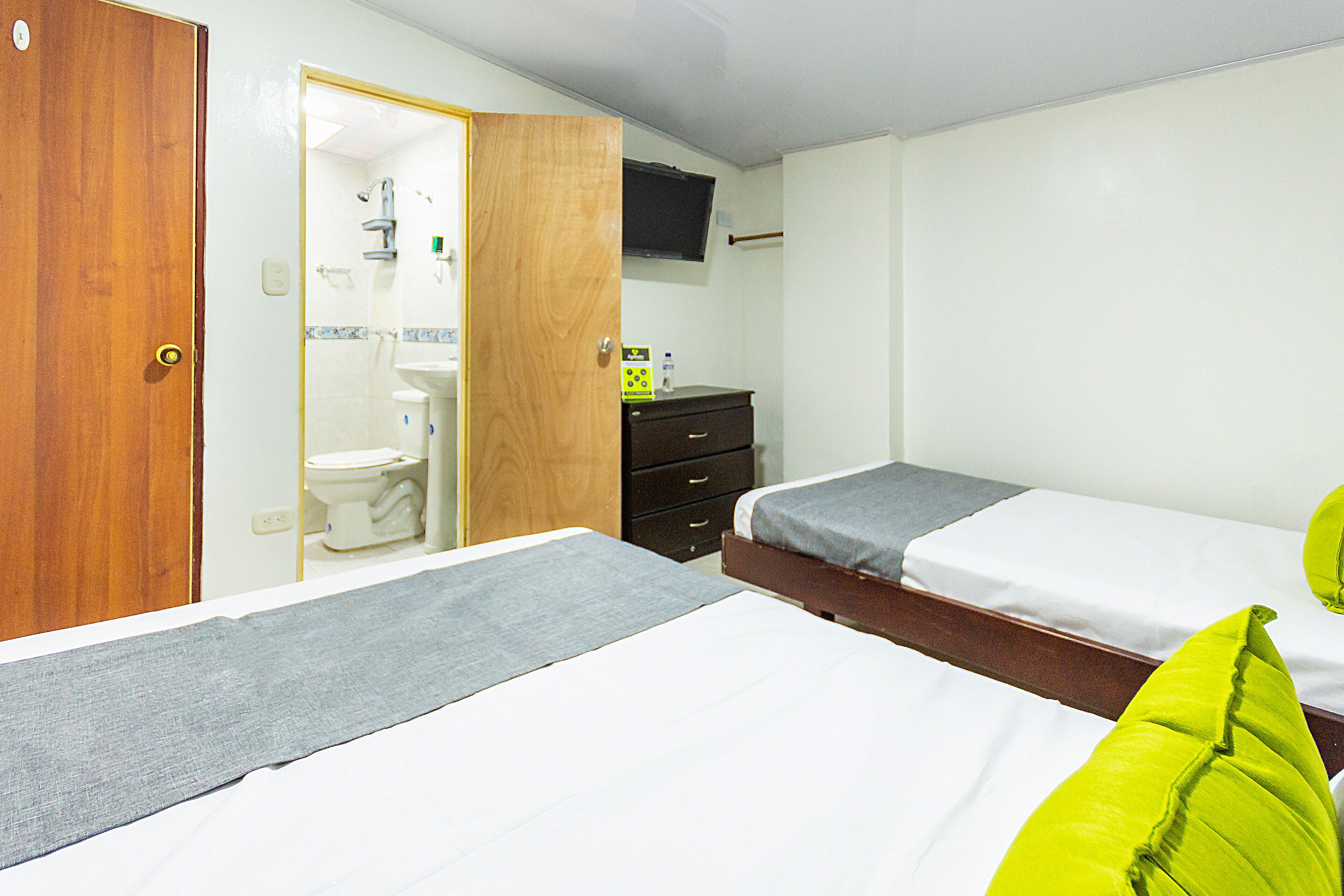 Quarto Triplo Standard | Roupa hipoalergénica, secretária, Wi-fi grátis, roupa de cama fornecida 
