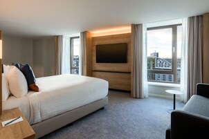 Cofres nos quartos, escrivaninha, espaço de trabalho para notebook