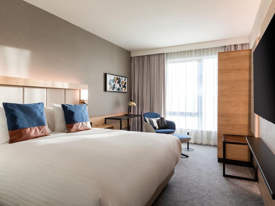 Cofres nos quartos, escrivaninha, espaço de trabalho para notebook