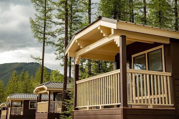 West Glacier Cabin Village - West Glacier, MT