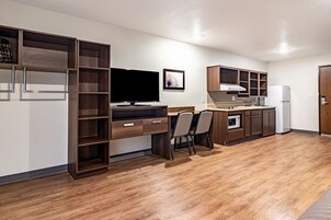 Roupa hipoalergénica, secretária, cortinas/cortinados opacos 