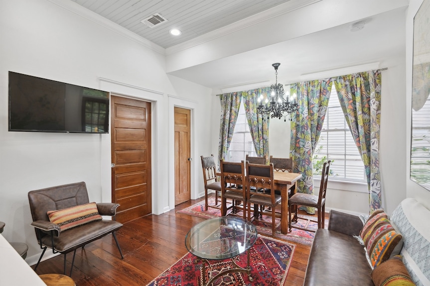 Stay Steps From Saint Charles Avenue! - Lake Cataouatche, LA