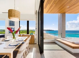 Penthouse Panorâmica, 3 quartos, banheira de hidromassagem grande, em frente à praia | Refeições no quarto