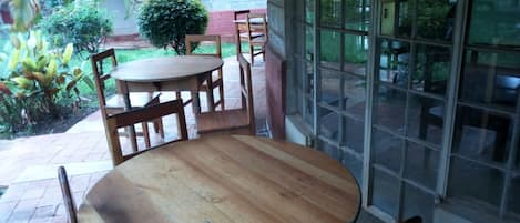 Café da manhã, almoço e jantar; local e internacional