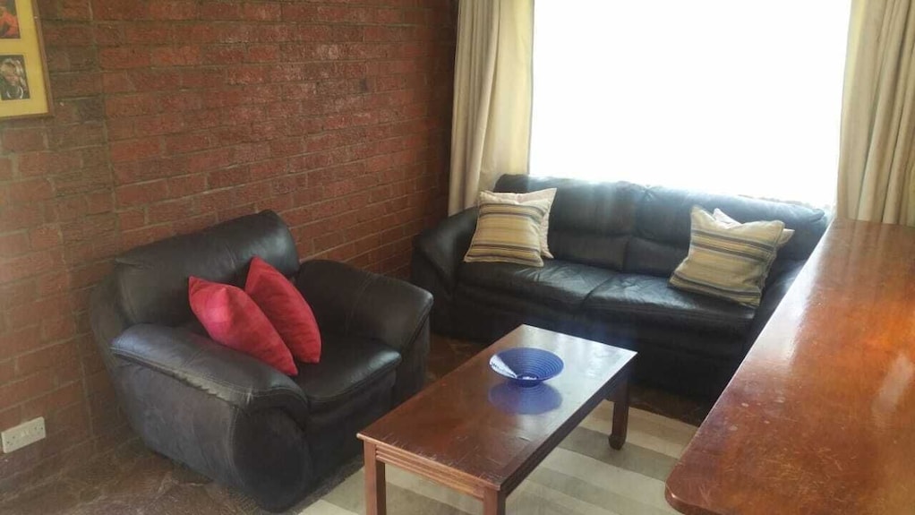 Gondo Hill Cottage Upmarket Borrowdale Tranquile, Jardín Maduro Y Aire Fresco. - Harare