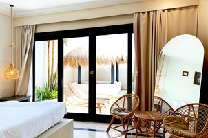 Minibar grátis, cortinas/cortinados opacos, ferro/tábua de engomar