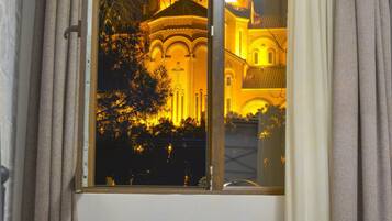 Quarto Standard, 1 cama king-size | Lençóis de algodão egípcio, roupa de alta qualidade, edredões de penas