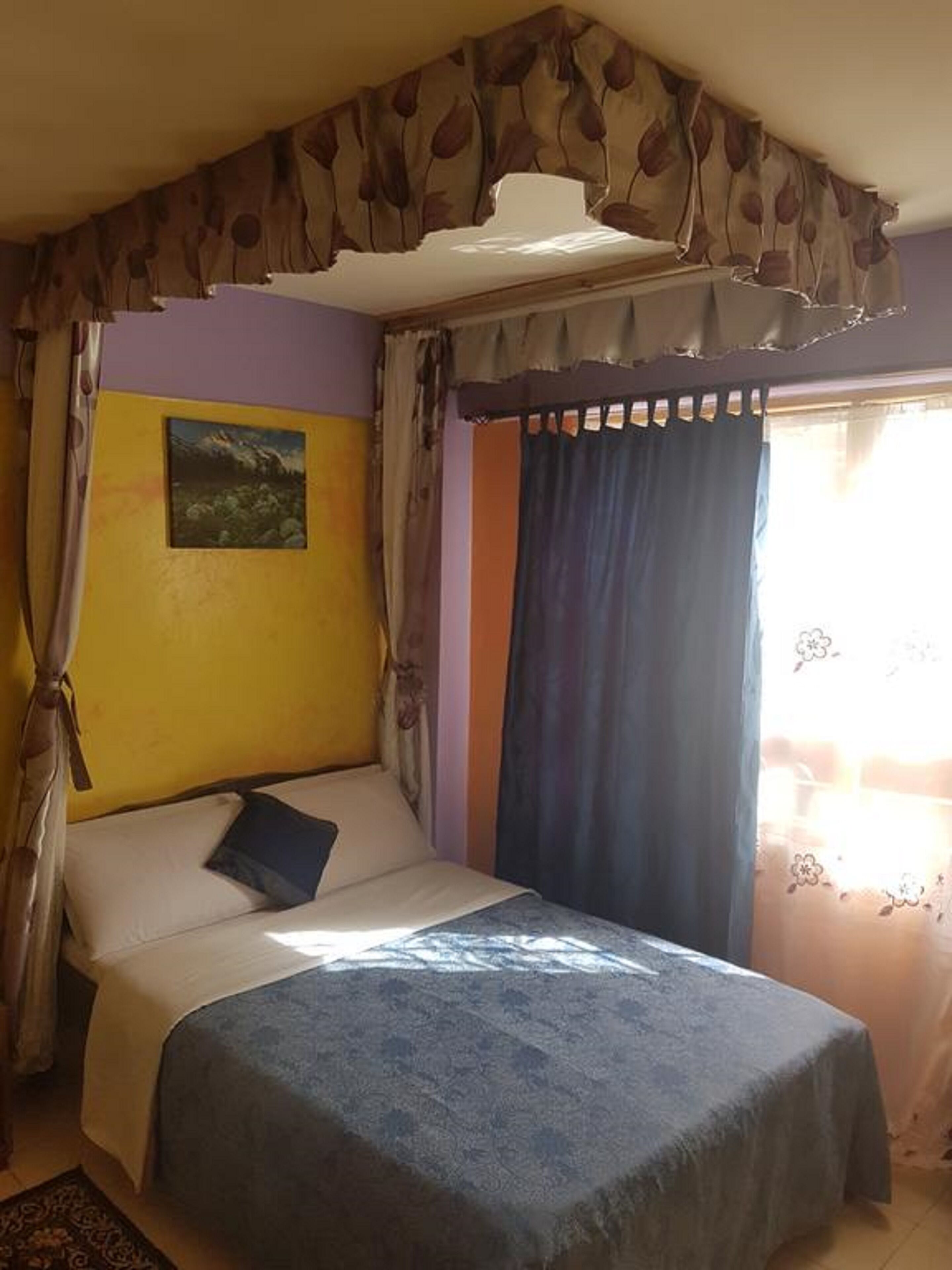 Quarto Standard | Camas de colchão viscoelástico, secretária, cortinas/cortinados opacos 