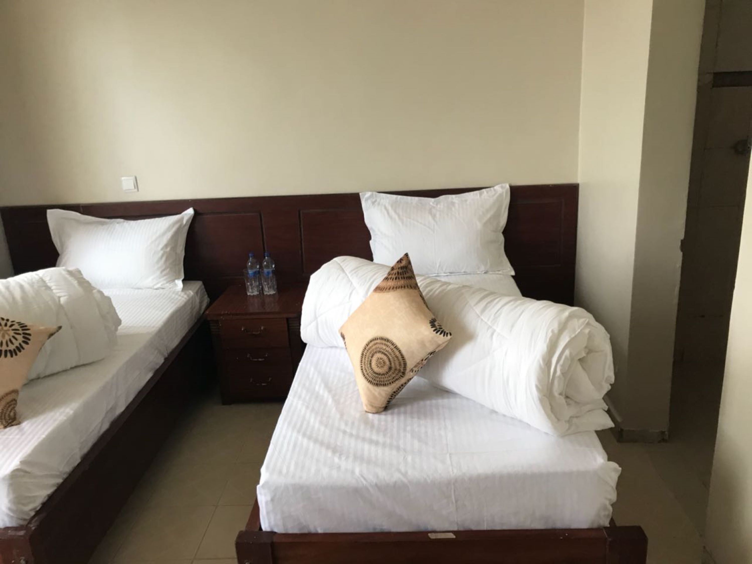 Escrivaninha, Wi-Fi de cortesia, roupa de cama
