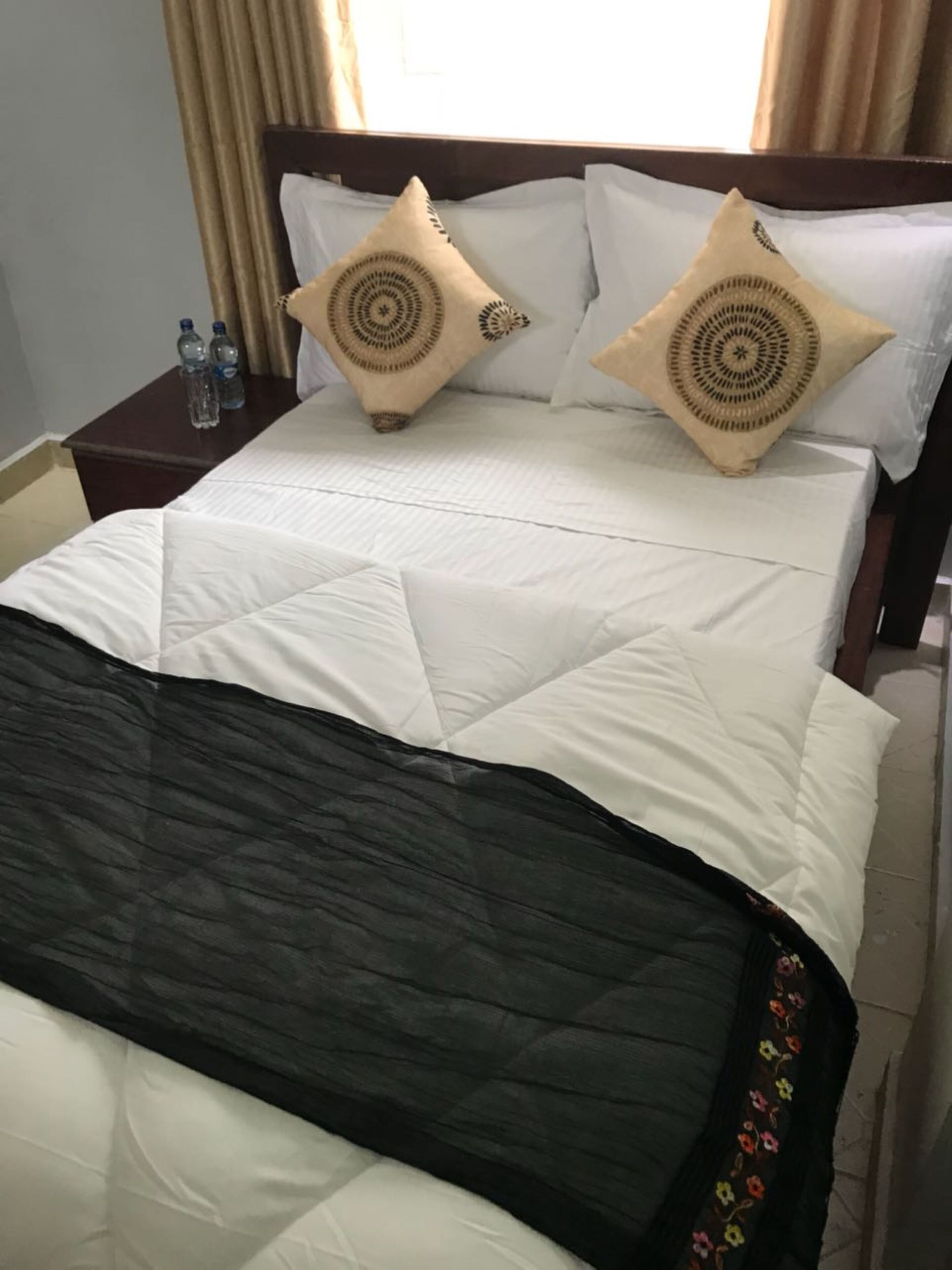 Escrivaninha, Wi-Fi de cortesia, roupa de cama