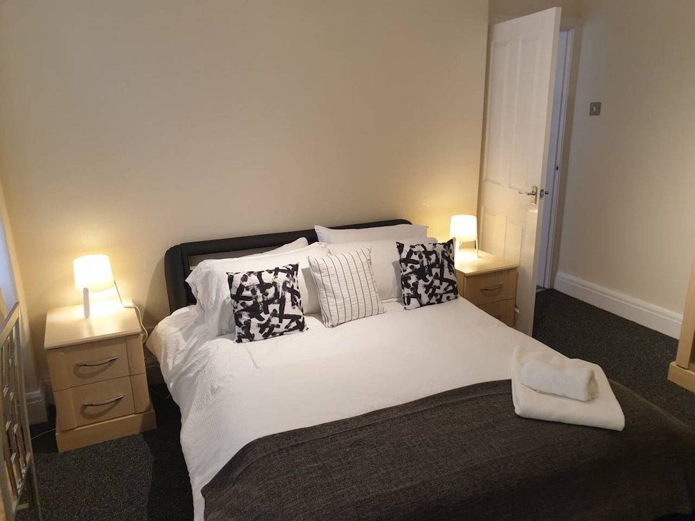 South Shield's Emerald 2 Bed Apartment - South Shields