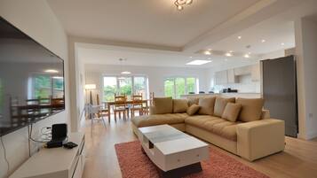 Casa de campo | Sala de estar | TV, DVD player