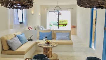 Lunarena Suite, vista a la selva/alberca | Sala