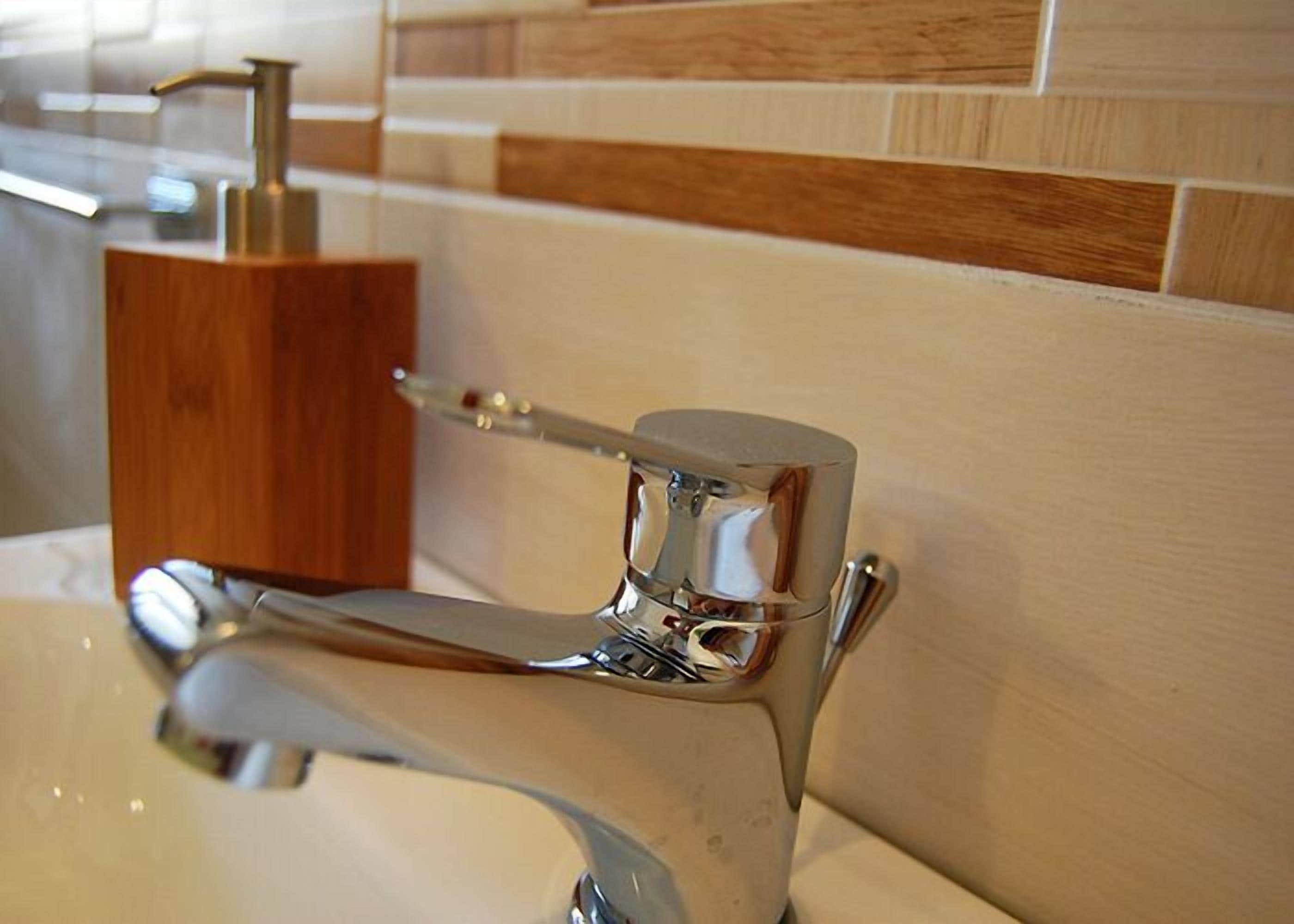 Apartamento, 2 quartos | Lavatório na casa de banho