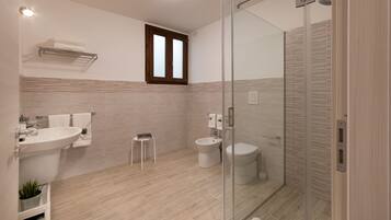 Apartamento, 2 quartos | Banheiro | Chuveiro, produtos de toalete grátis, secador de cabelo