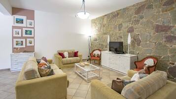 Apartamento, 4 quartos | Sala | Televisor LCD