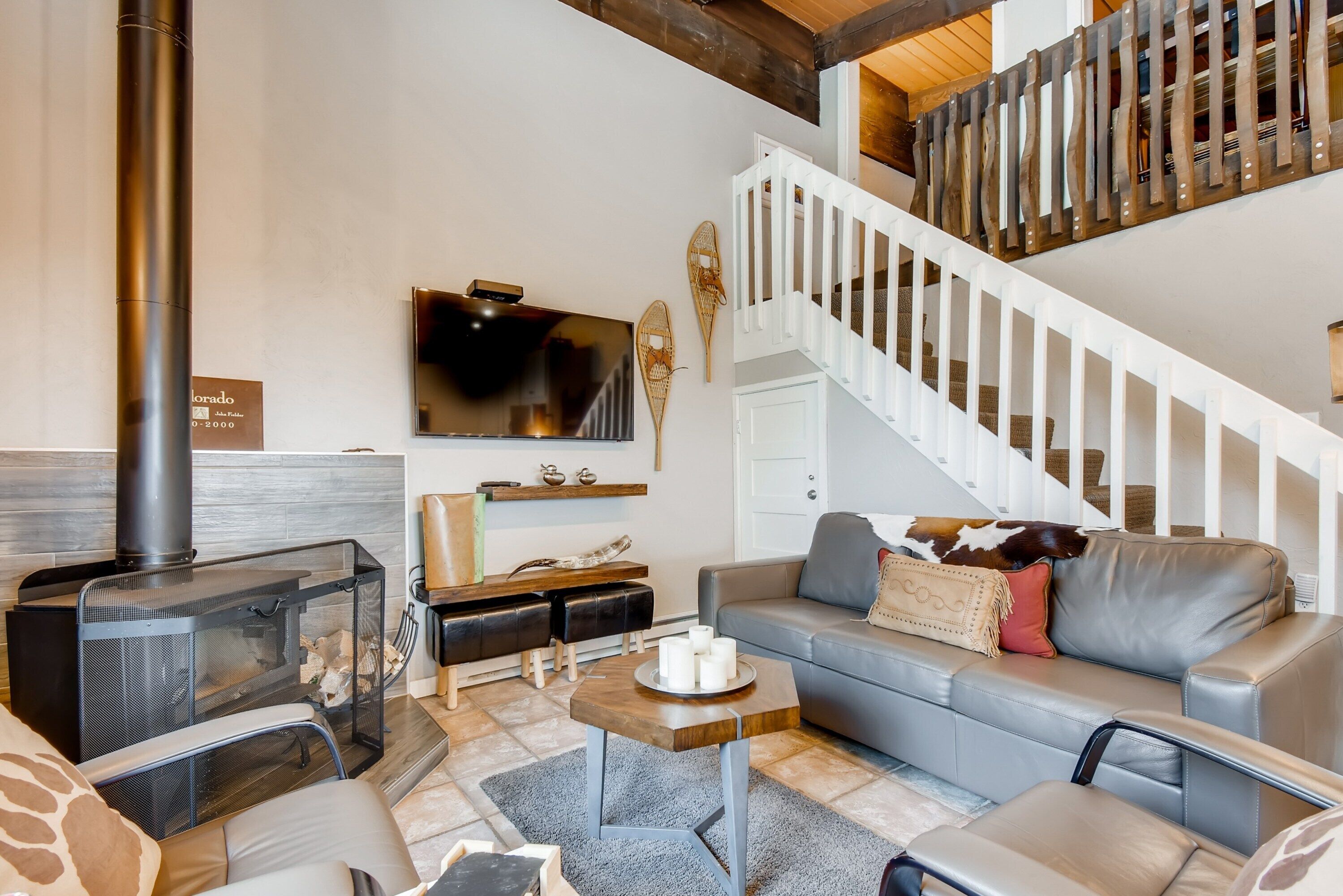Inviting Cozy East Vail Condo On Gore Creek! 008412 - Vail, CO