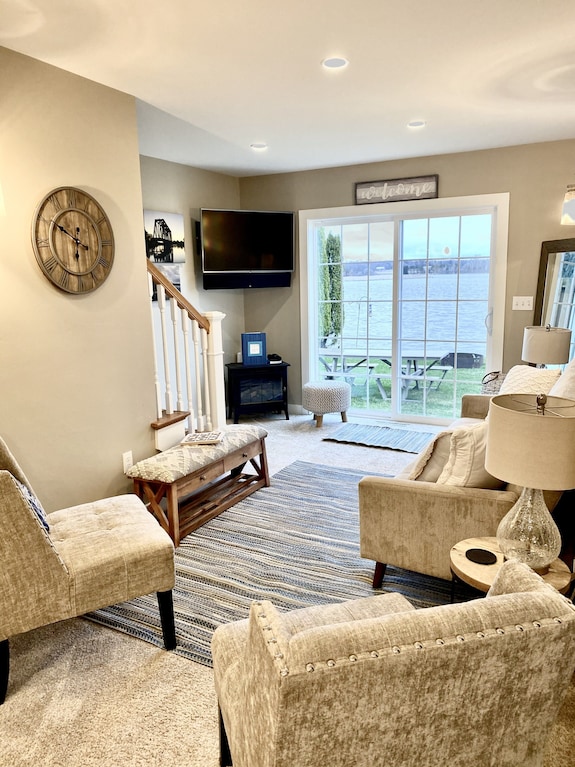 Waterfront Home-amazing Sunsets, Extra Amenities, Kayaks, Canoe, Paddle Board~ - Two Rivers, WI