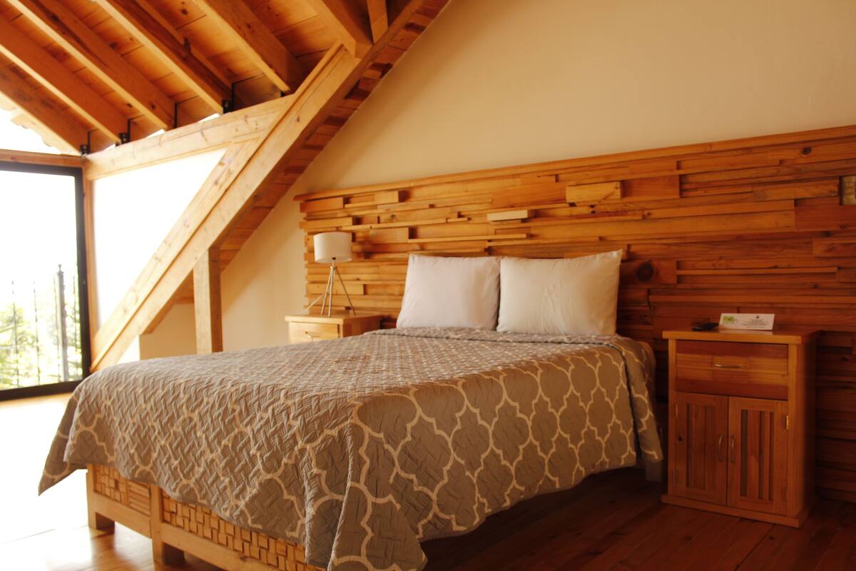 Quarto básico | Ferros/tábuas de passar roupa, Wi-Fi de cortesia, roupa de cama