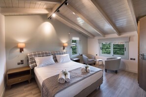 Apartamento de Luxo | Roupa de alta qualidade, cofre no quarto, secretária