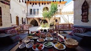 Café da manhã, almoço e jantar