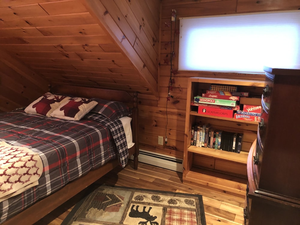 Lake George Lake View Home With Beach Access In A Great Location. - Lake George, NY