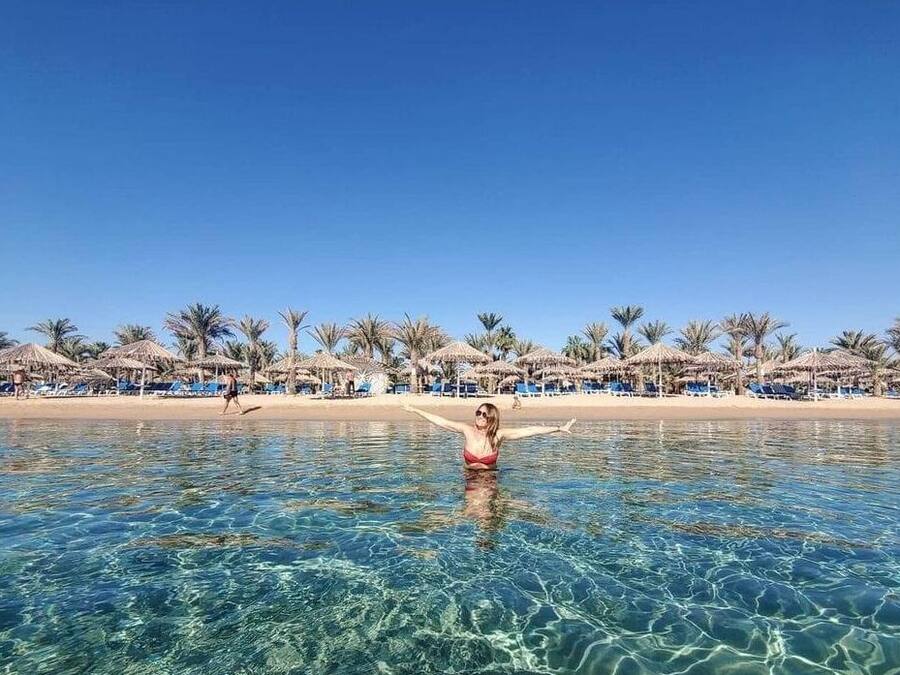 2 piscinas exteriores, da(s) 9:00 à(s) 17:00, guarda-sóis