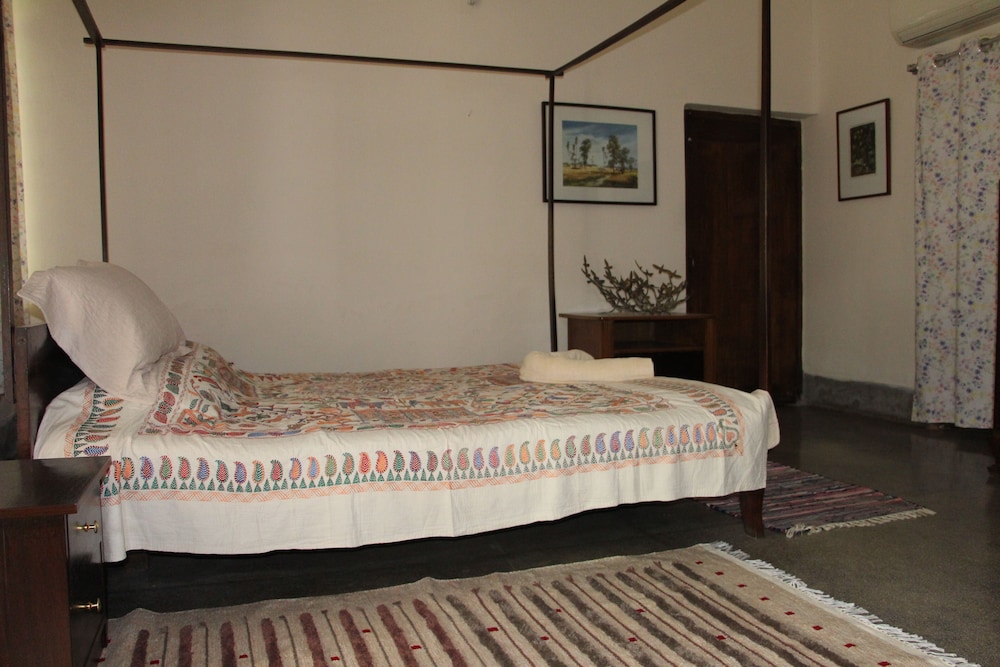 Chambre Double / Twin Avec Salle De Bains Dans Une Villa Vintage Avec Jardin Et Un Long Balcon - Dacca