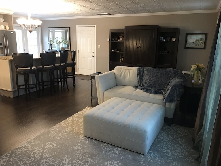 Quaint Renovated Country Home With Modern Amenities - Lake Clay, FL