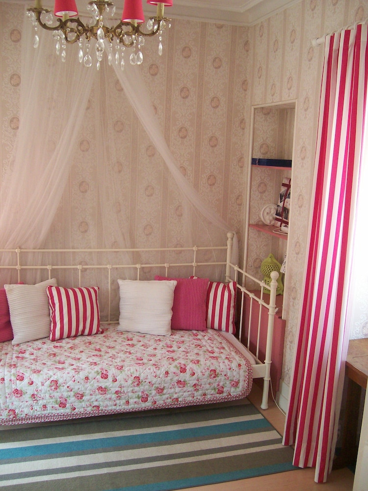 Family Home With South-facing Terrace/garden, Near Castle And Old Port - Pornic
