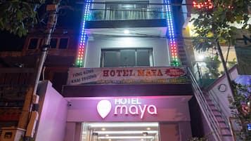 Fachada do alojamento (tarde/noite)